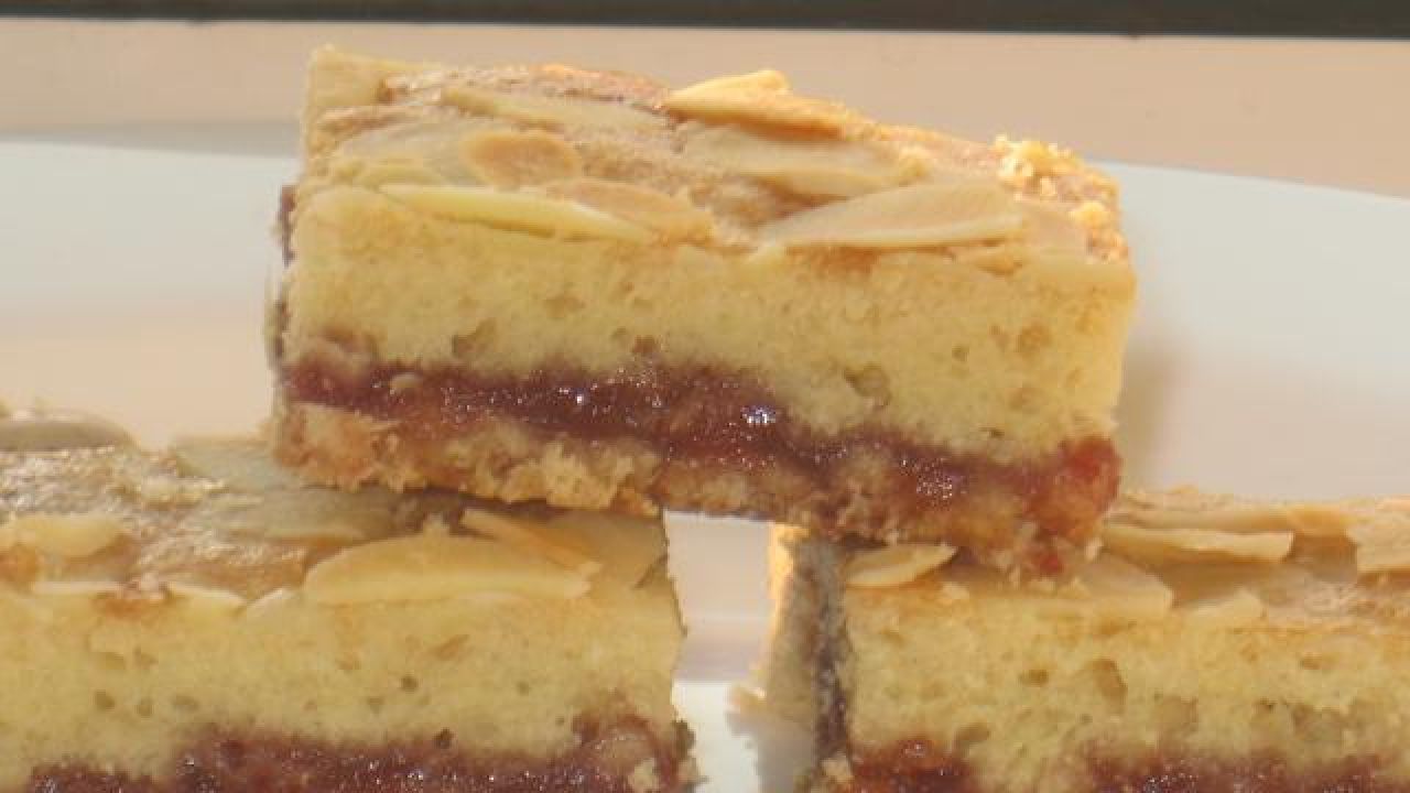 Przepis - Bakewell Slice przepis - Gotujmy.pl