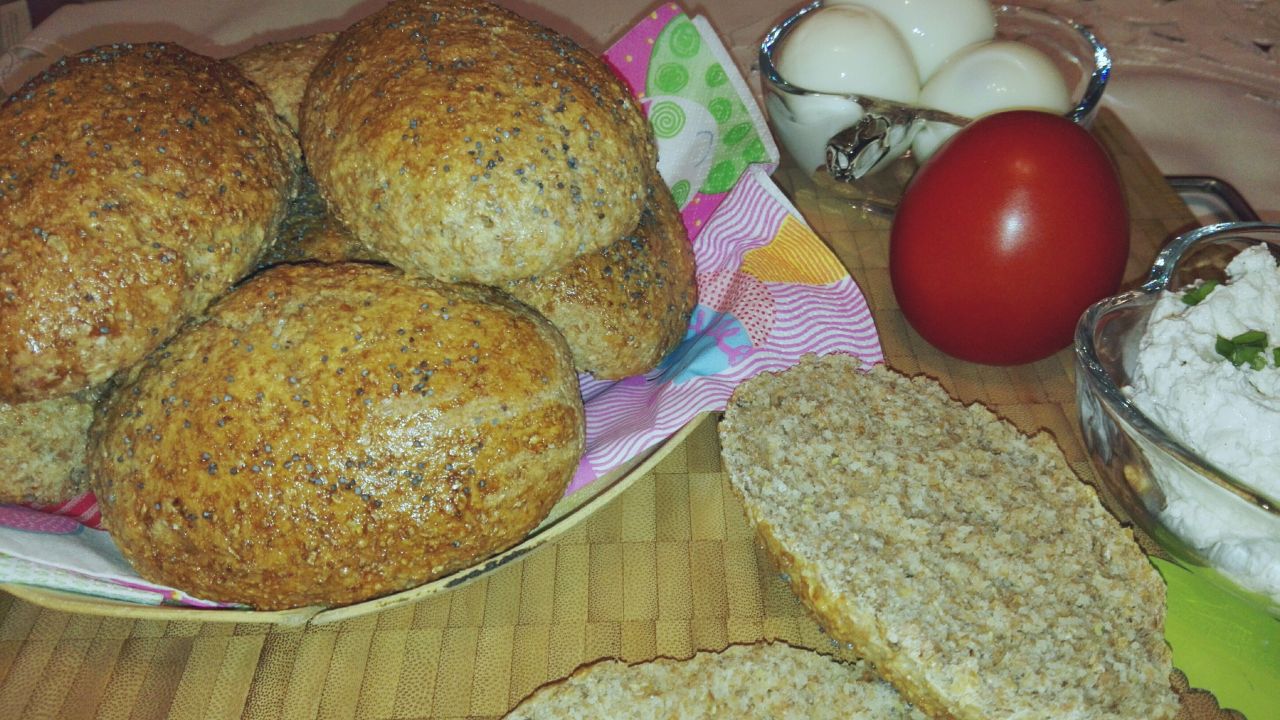 Przepis - Bułki grahamki z makiem przepis - Gotujmy.pl