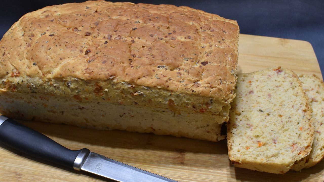 Przepis - Chleb o smaku pizzy przepis - Gotujmy.pl