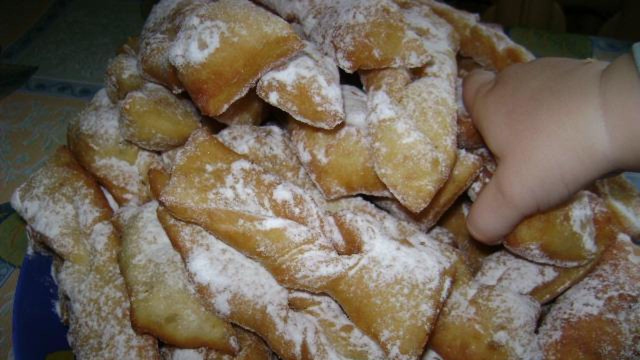 Przepis - chrusty,chrościki przepis - Gotujmy.pl