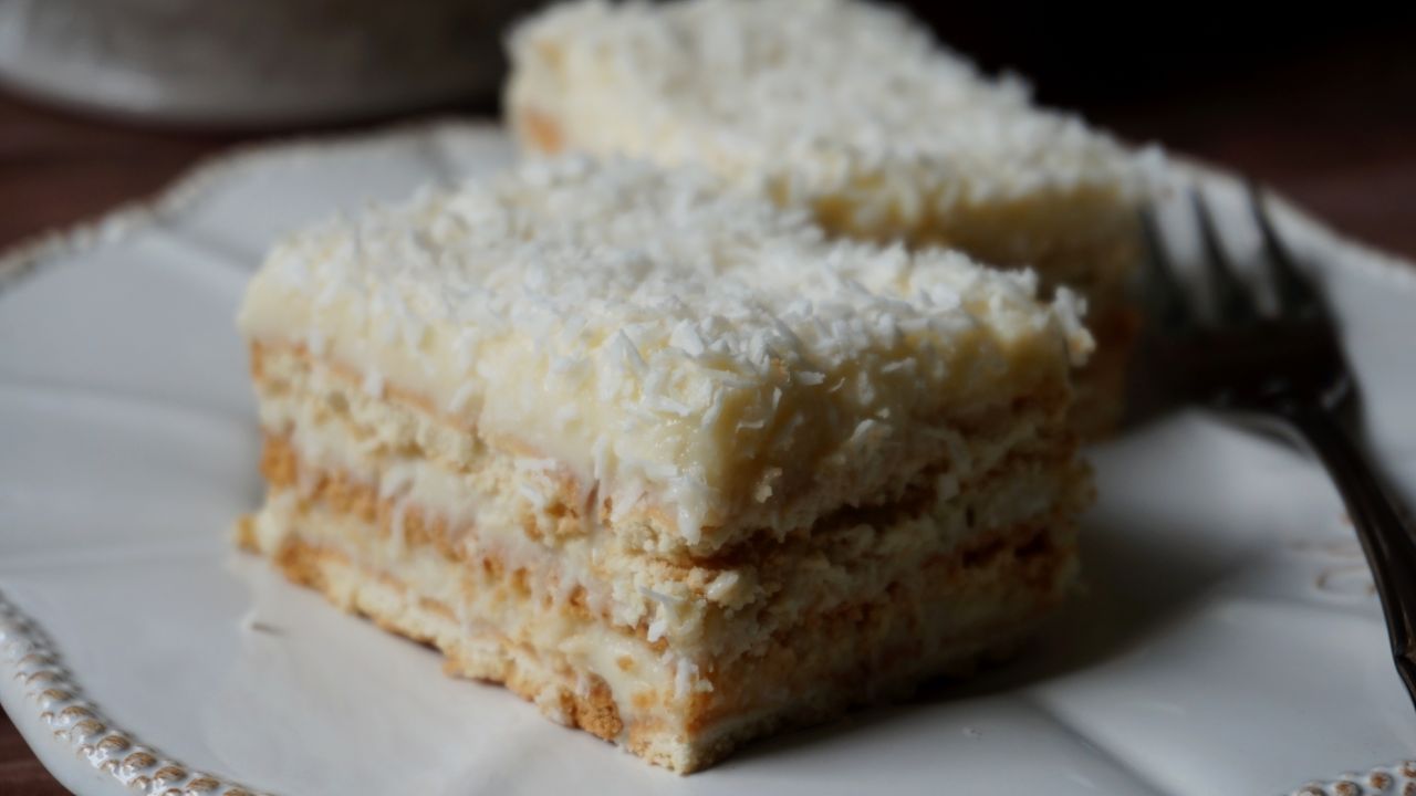 Przepis - Ciasto Rafaello (bez pieczenia) przepis - Gotujmy.pl