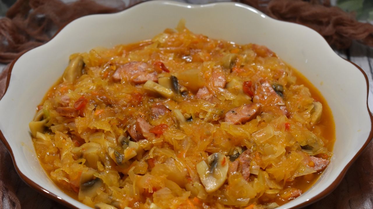 Przepis - Cygański bigos przepis - Gotujmy.pl