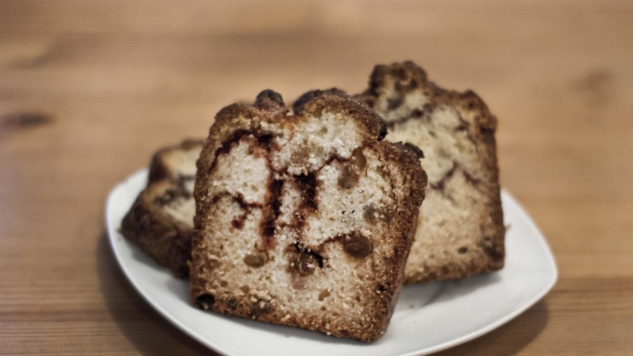 Przepis - Cynamonowiec z żurawiną przepis - Gotujmy.pl