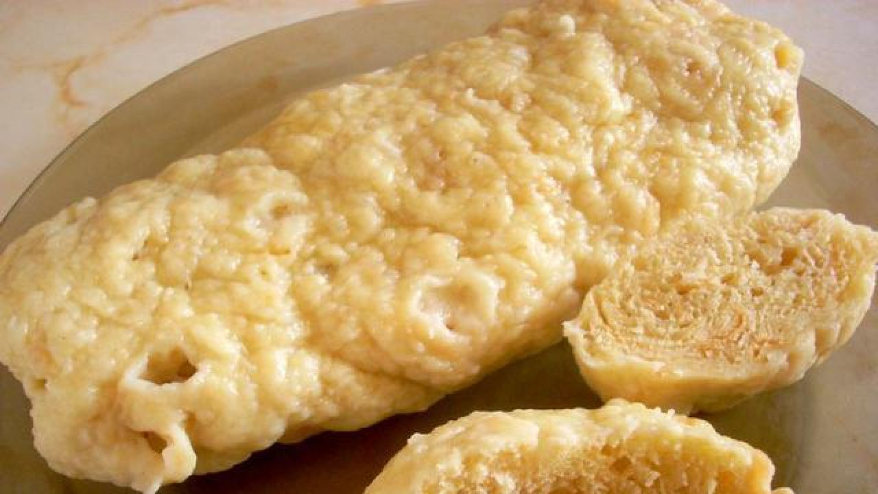 Przepis - Czeski knedel z bułką przepis - Gotujmy.pl