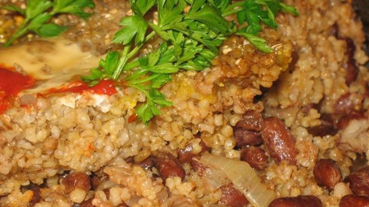 Przepis - Czulent - zapiekanka z kaszą i fasolą przepis - Gotujmy.pl