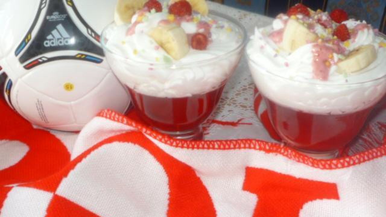 Przepis - Deser kibica Polski przepis - Gotujmy.pl