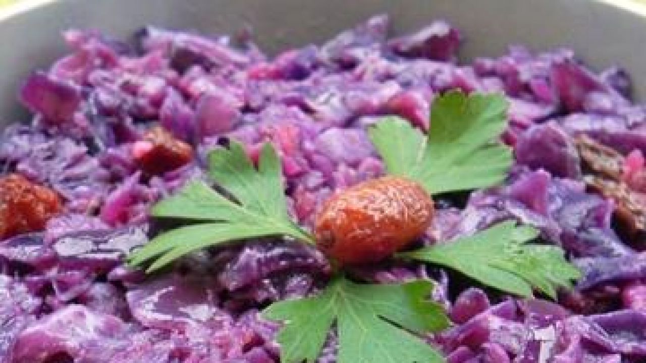 Przepis - Duszona modra kapusta z nutką Wschodu przepis - Gotujmy.pl