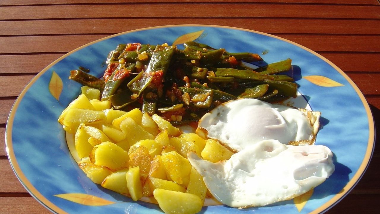Przepis - Fasola wielokwiatowa po turecku przepis - Gotujmy.pl