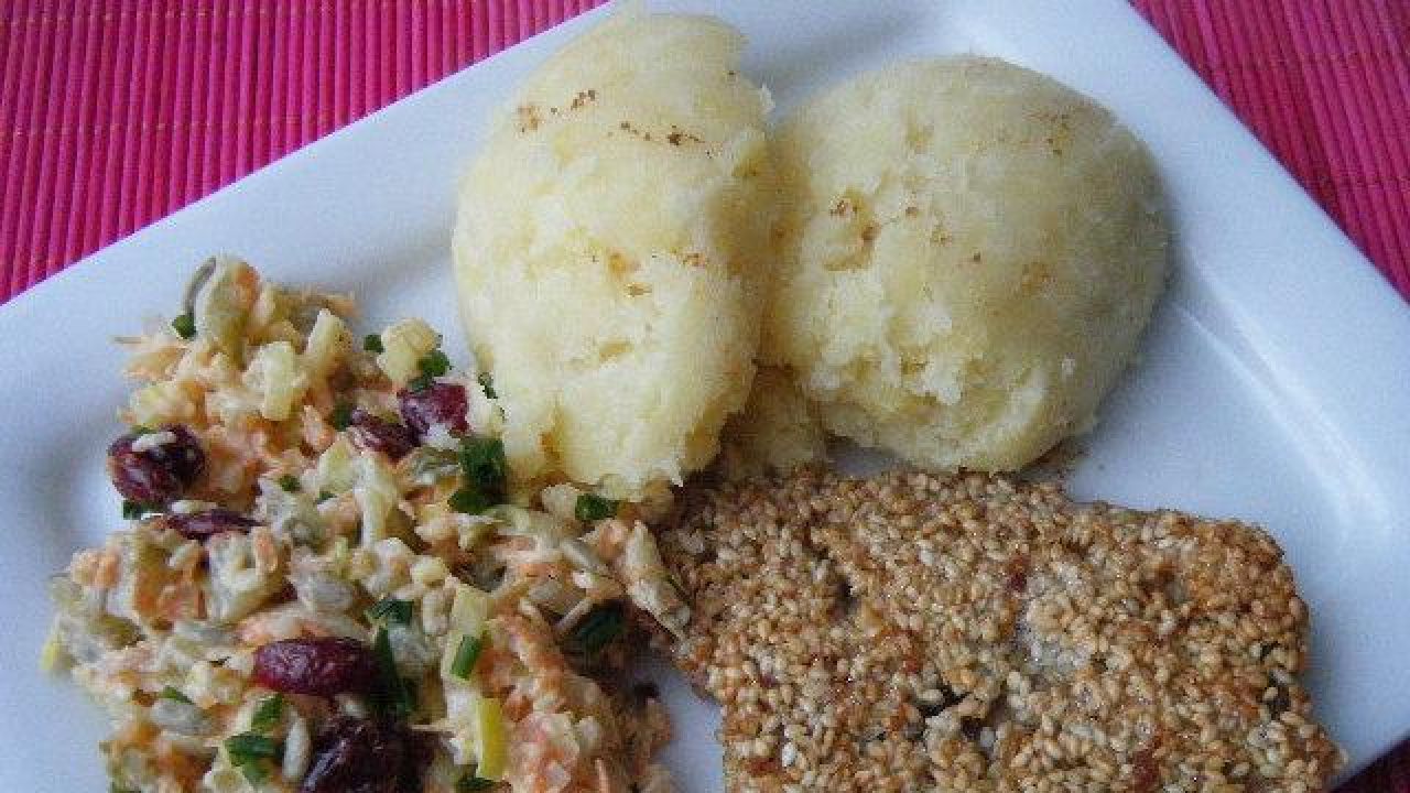 Przepis - Filety z mintaja w sezamowej panierce przepis - Gotujmy.pl