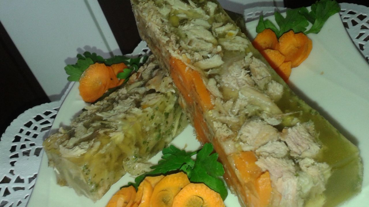 Przepis - Galareta z mięsa indyczego przepis - Gotujmy.pl