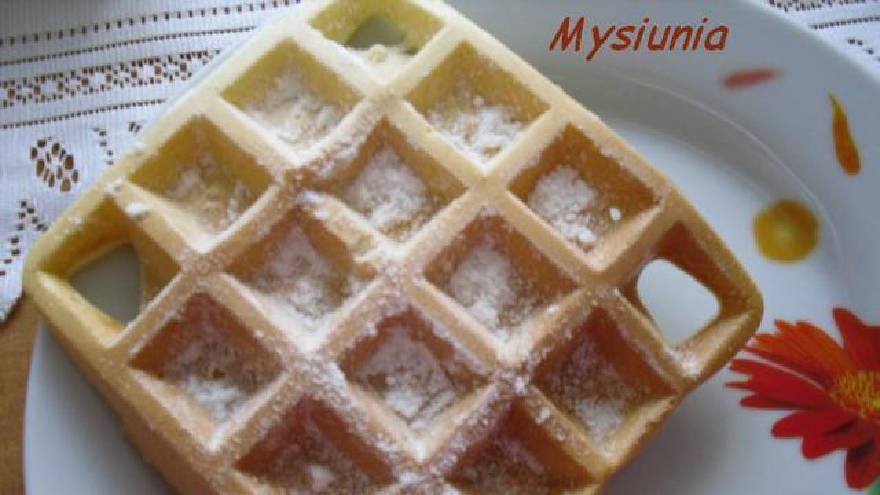 Przepis - Gofry z cukrem pudrem przepis - Gotujmy.pl
