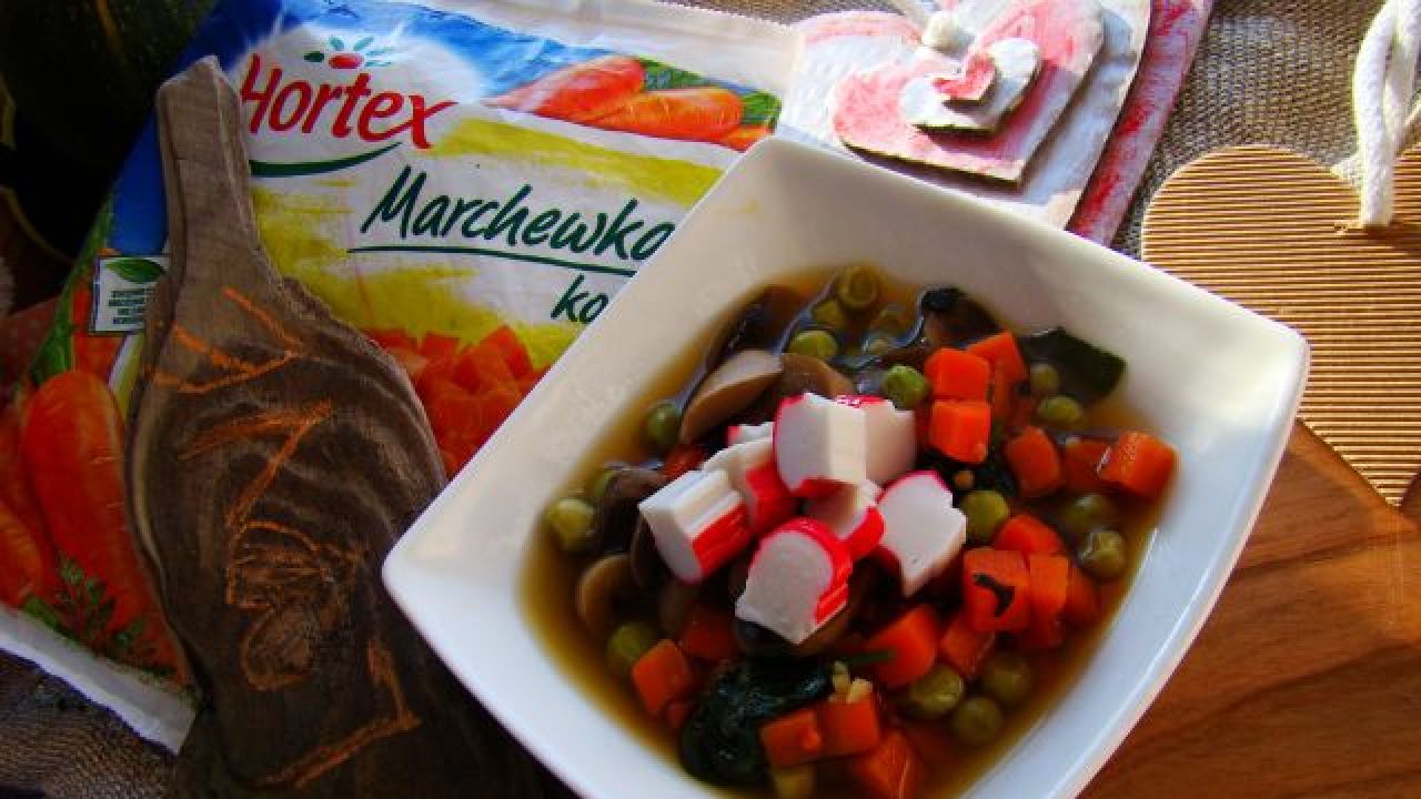 Hortex Dietetyczna zupa z paluszkami krabowymi przepis - Gotujmy.pl