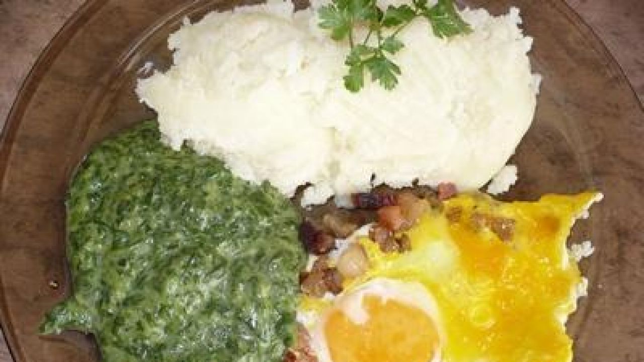 Przepis - Jajka sadzone ze szpinakiem 4 przepis - Gotujmy.pl