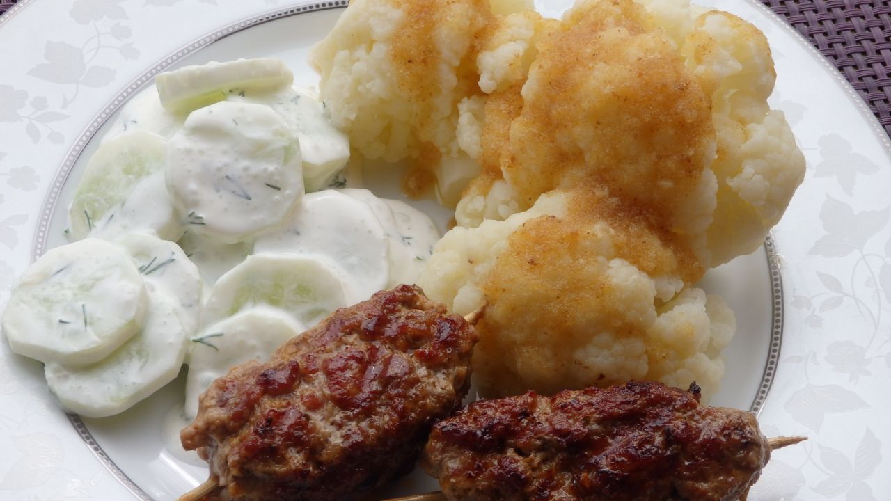 Przepis - Kofty czyli mielone na patyku przepis - Gotujmy.pl