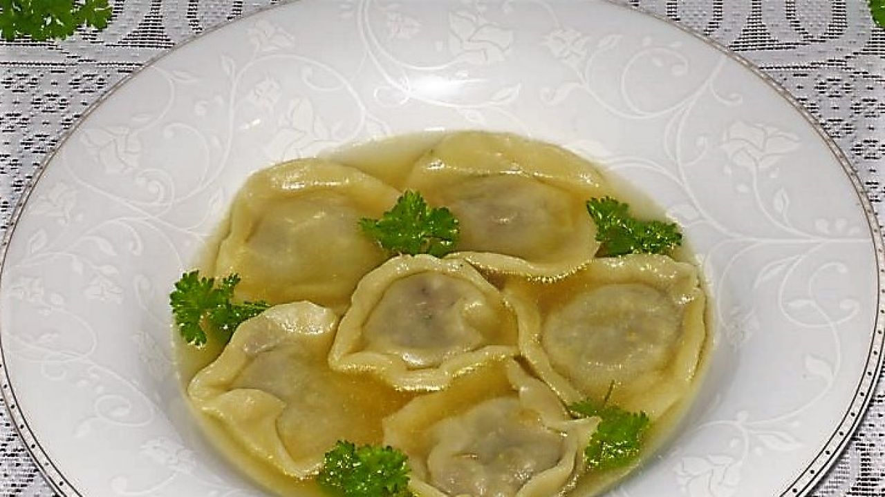 Przepis - Kołduny w rosole przepis - Gotujmy.pl