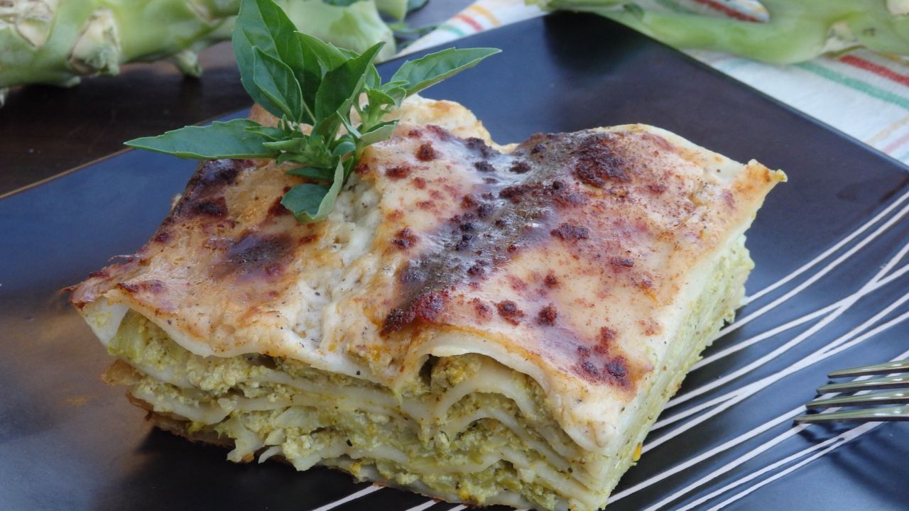 Przepis - Lazania z brokułem przepis - Gotujmy.pl