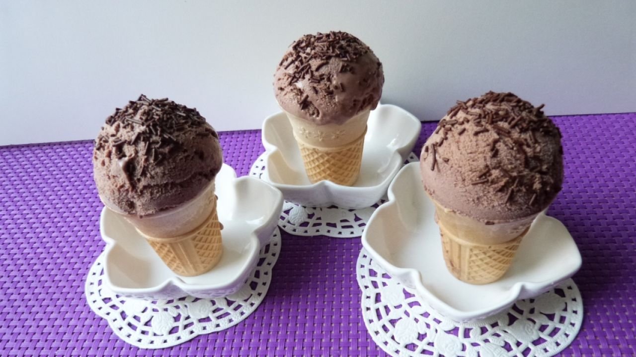 Przepis - Lody czekoladowe z kremem nutella przepis - Gotujmy.pl