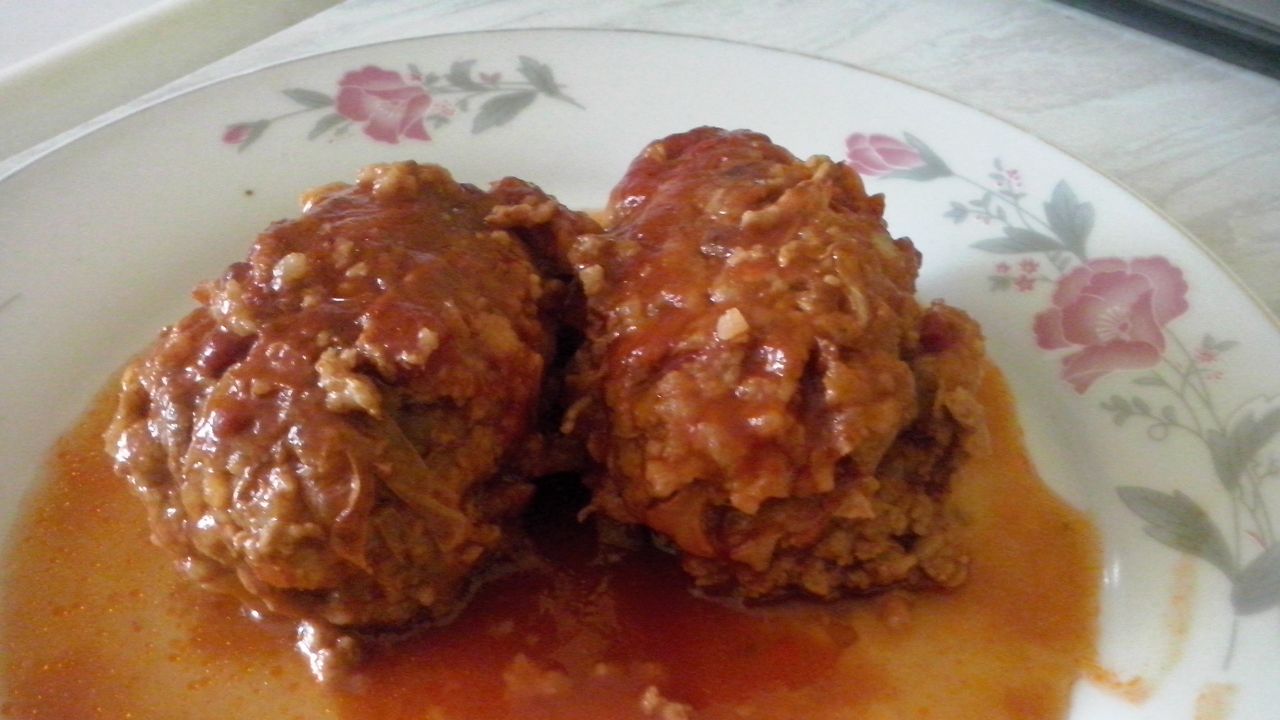 Przepis - Mielone z młoda kapustą i ryżem przepis - Gotujmy.pl