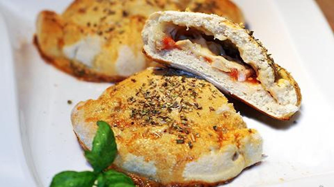 Przepis - Mini Calzone przepis - Gotujmy.pl