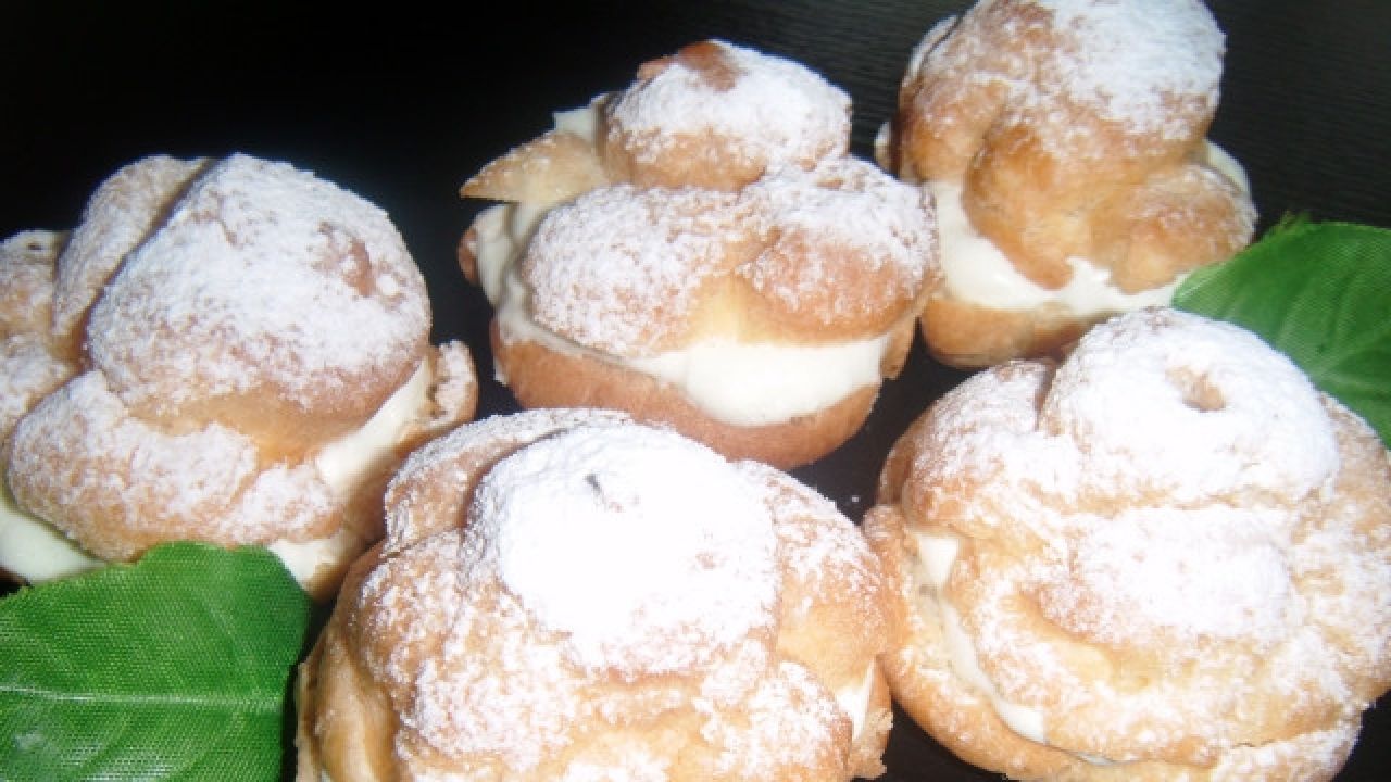 Przepis - Mini ptysie cytrynowe przepis - Gotujmy.pl