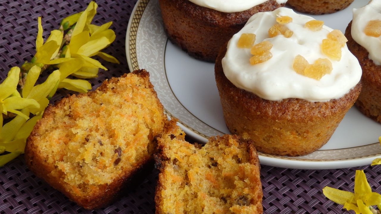 Przepis - Muffinki marchewkowe przepis - Gotujmy.pl