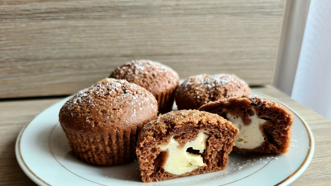 Przepis - Muffinki z serem przepis - Gotujmy.pl