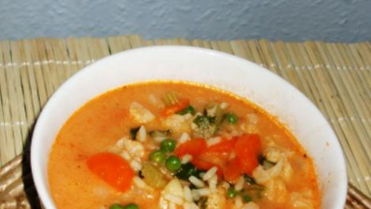 Pomidorówka z kalafiorem i ryzem przepis - Gotujmy.pl