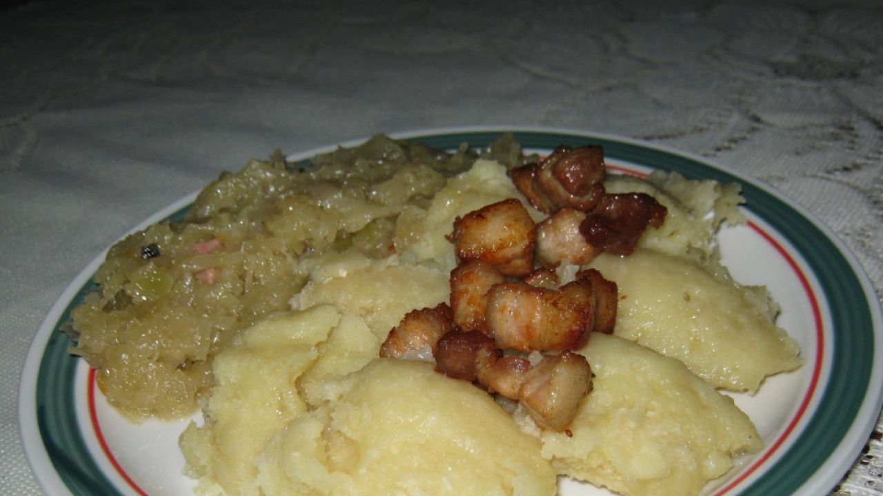 Przepis - Prażoki szybkie kluski ziemniaczane przepis - Gotujmy.pl