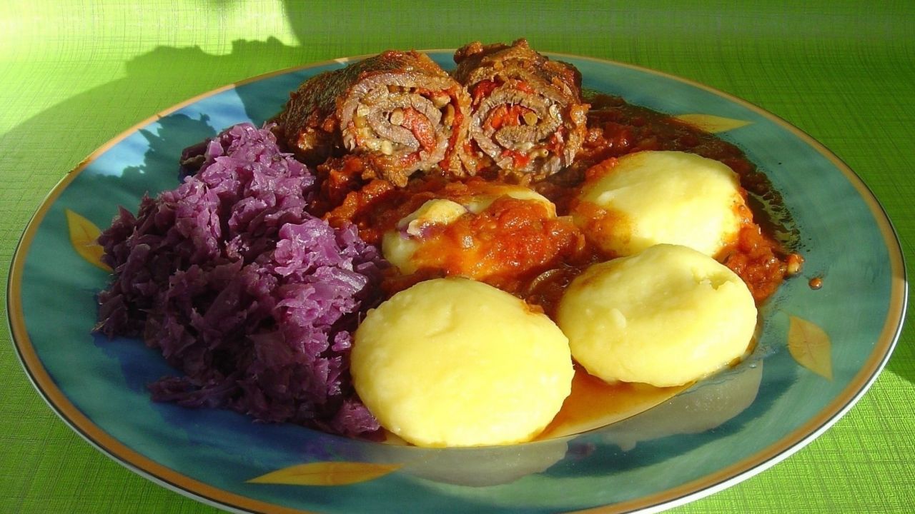 Przepis - Rolady wołowe po włosku przepis - Gotujmy.pl