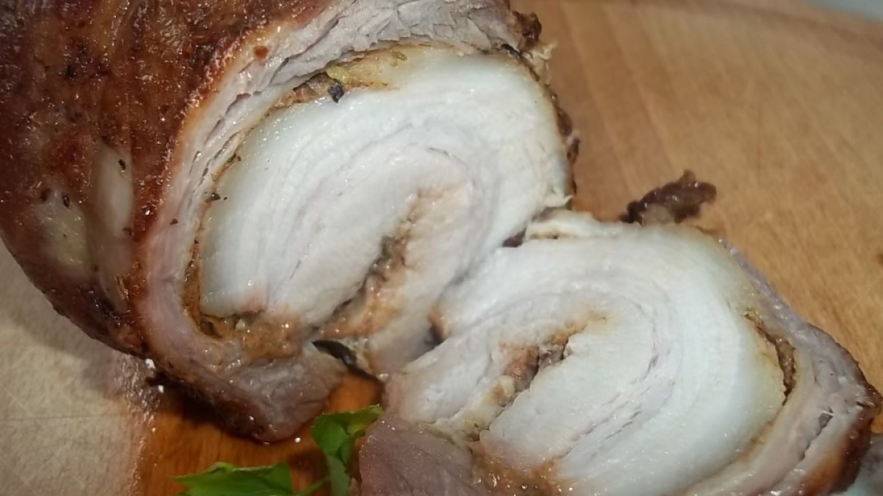 Przepis - Rolowany boczek na kanapki przepis - Gotujmy.pl