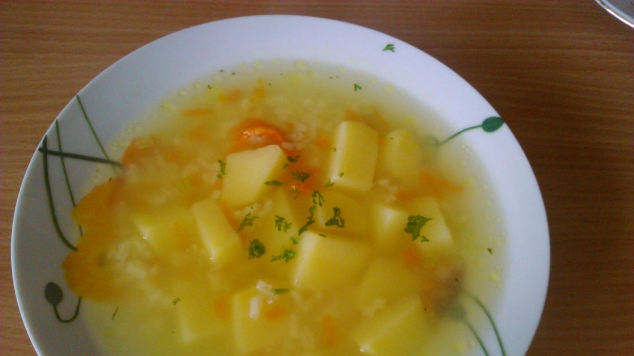 Rosół z ziemniakami i ryżem przepis - Gotujmy.pl