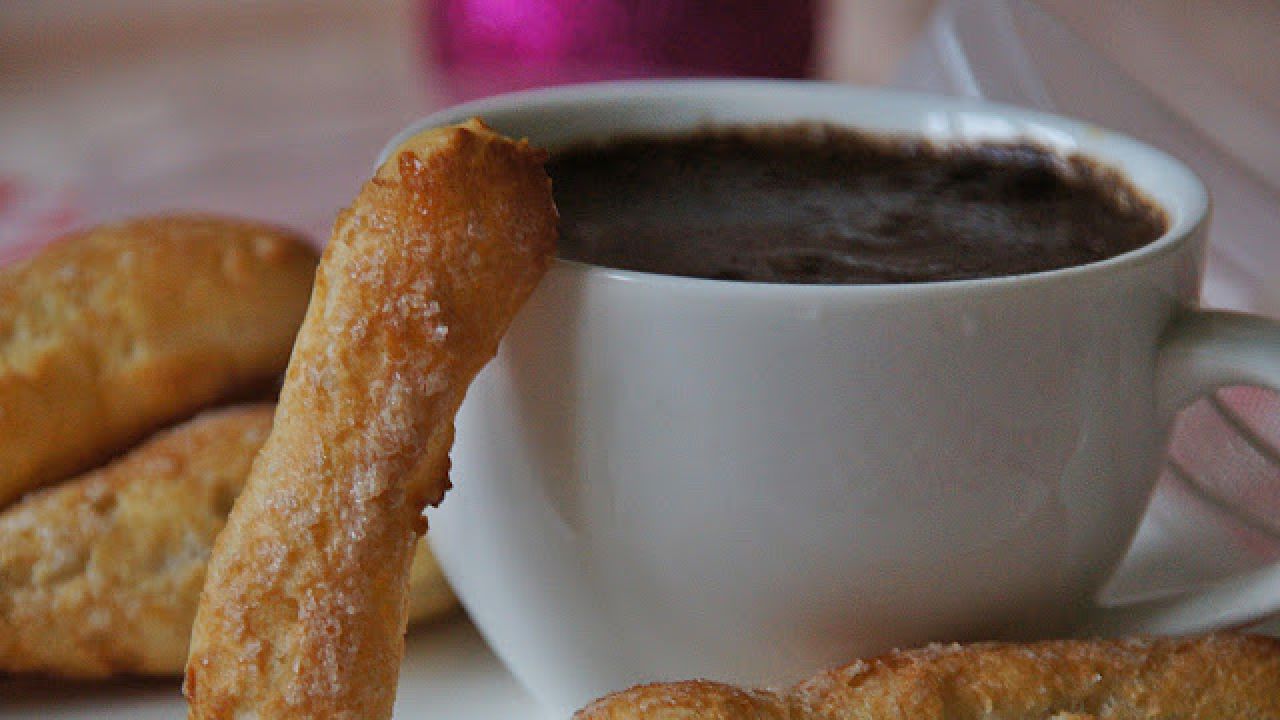 Przepis - Słomki ptysiowe przepis - Gotujmy.pl