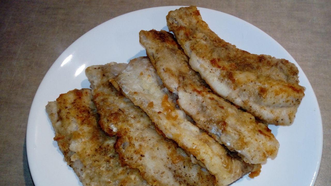 Przepis - Smażone filety z mintaja przepis - Gotujmy.pl