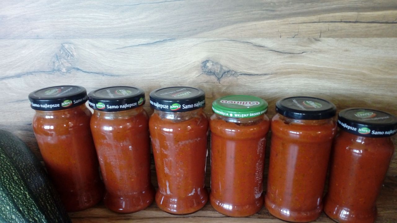 Przepis - Sos spaghetti z cukinii przepis - Gotujmy.pl