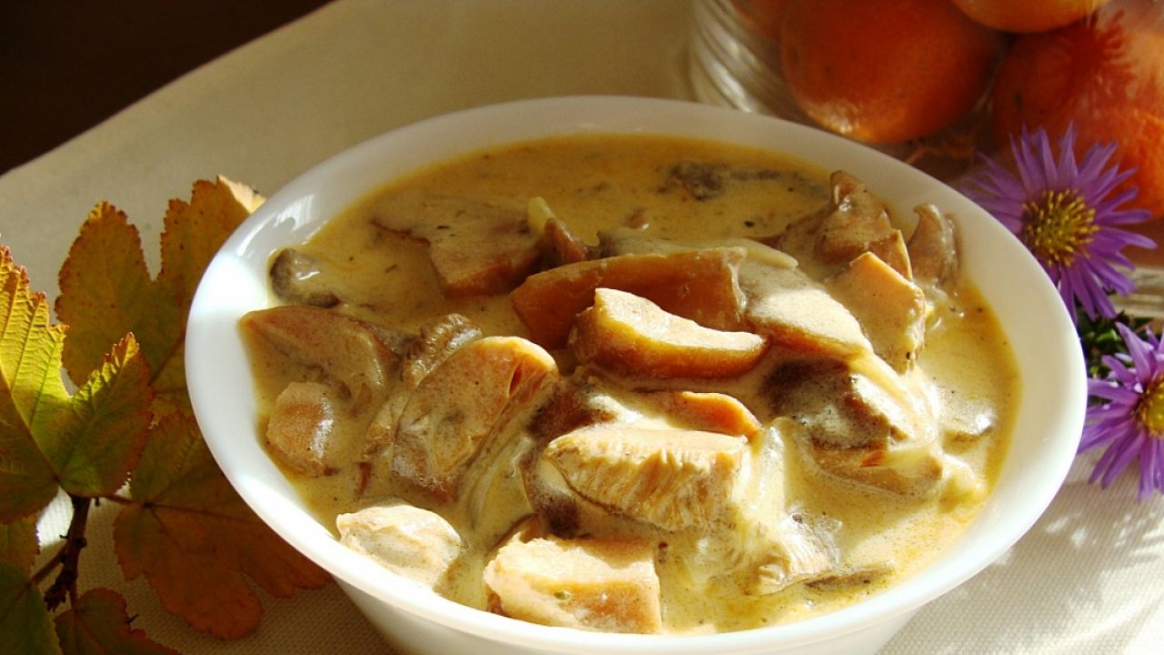 Przepis - Sosik ze swieżych rydzy przepis - Gotujmy.pl