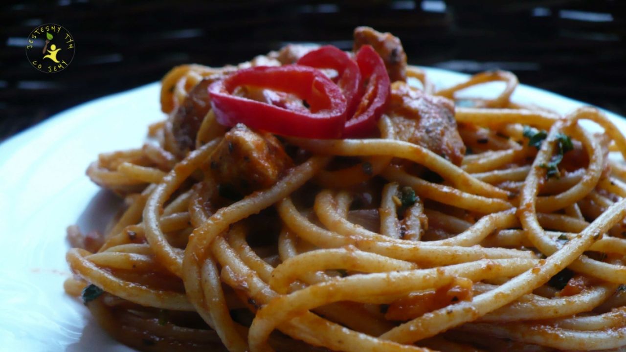 Przepis - Spaghetti a'la pollo pomodoro przepis - Gotujmy.pl