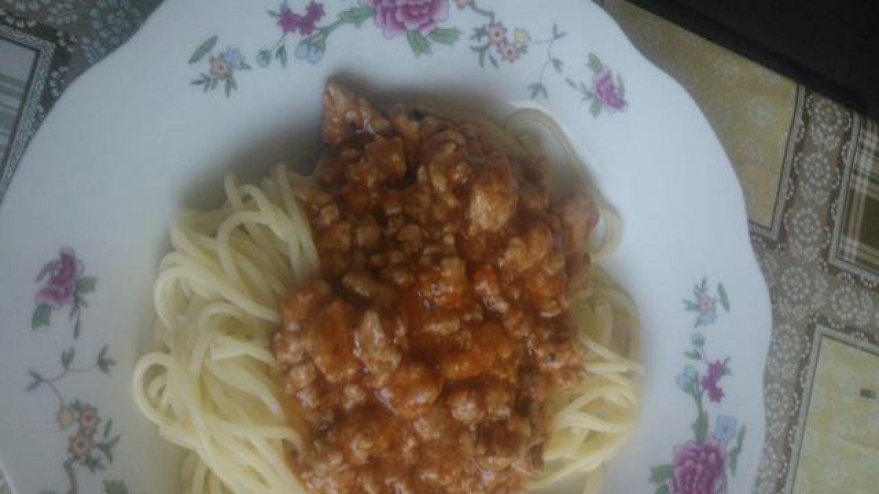 Przepis - Spaghetti bolognese z ziołami przepis - Gotujmy.pl