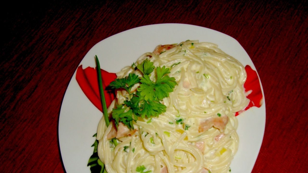 Przepis - Spaghetti CARBONARE przepis - Gotujmy.pl