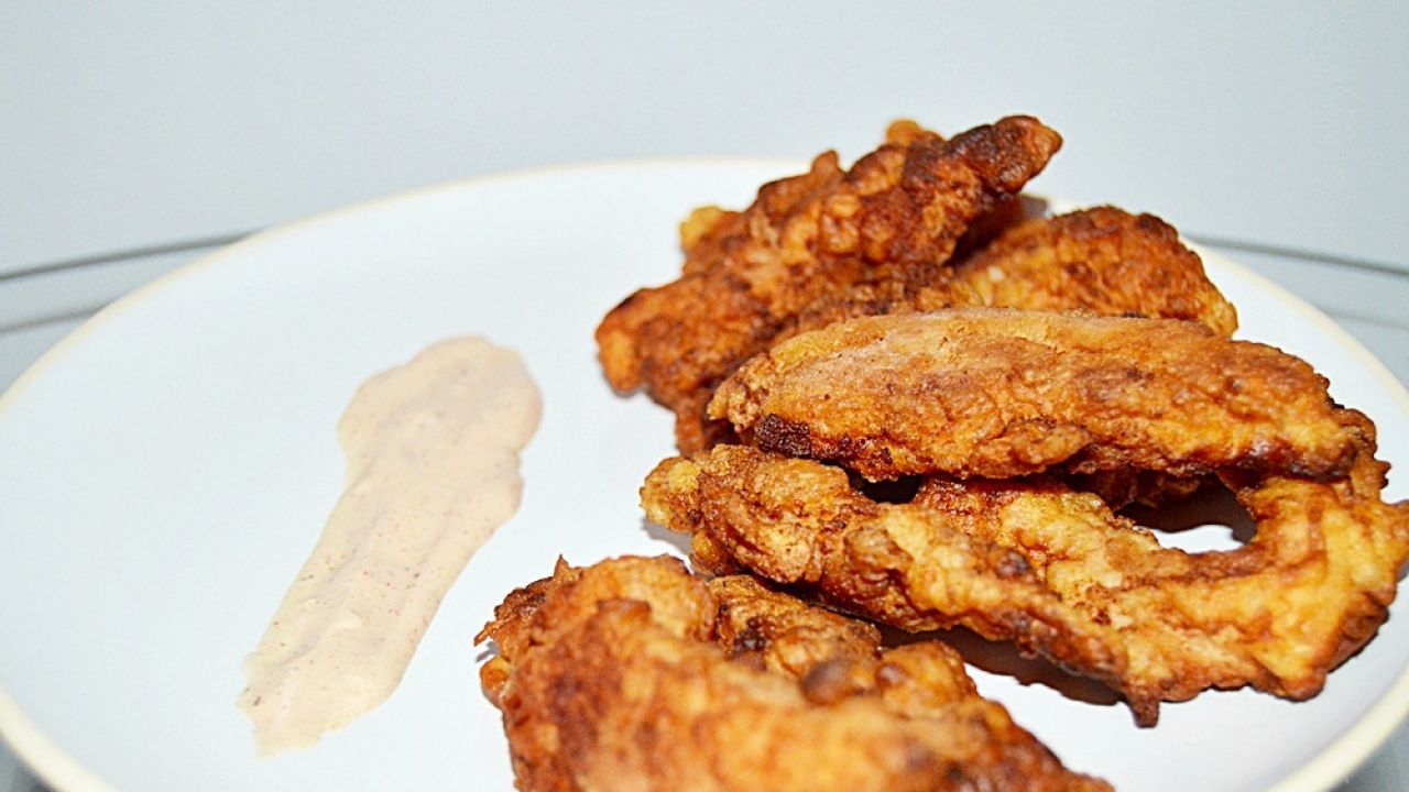 Przepis - Stripsy z kurczaka a'la KFC przepis - Gotujmy.pl