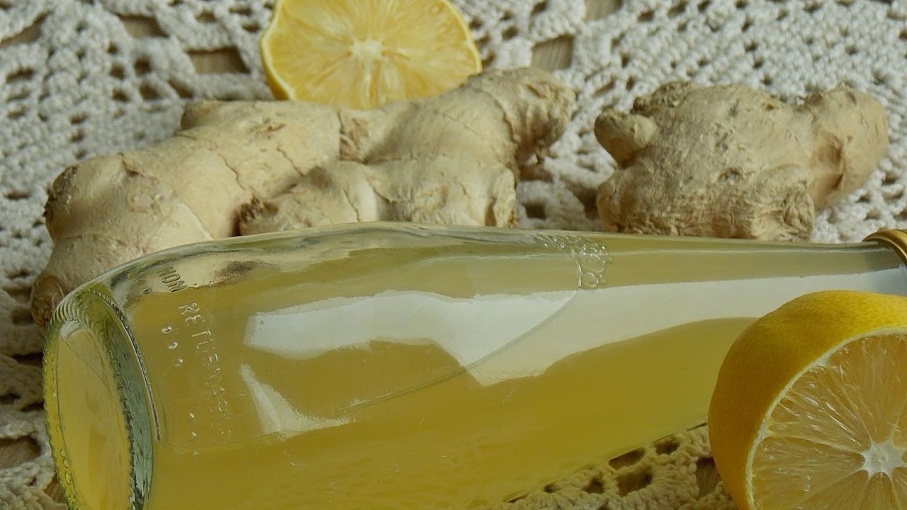 Przepis - Syrop imbirowo-cytrynowy na miodzie przepis - Gotujmy.pl