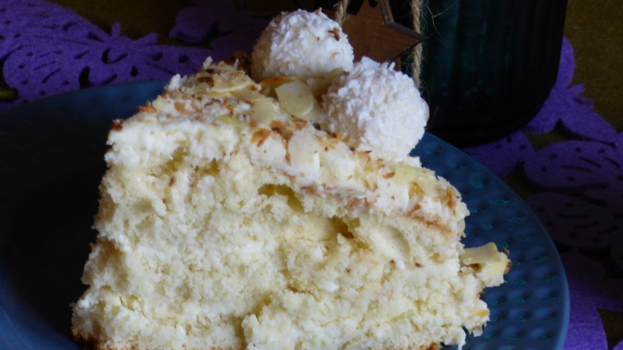 Przepis - Tort Raffaello przepis - Gotujmy.pl