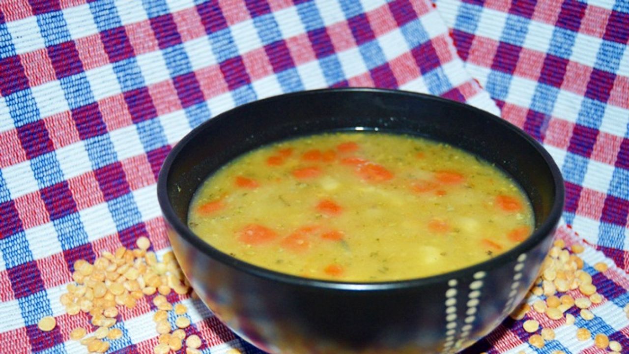 Przepis - Tradycyjna zupa grochowa przepis - Gotujmy.pl