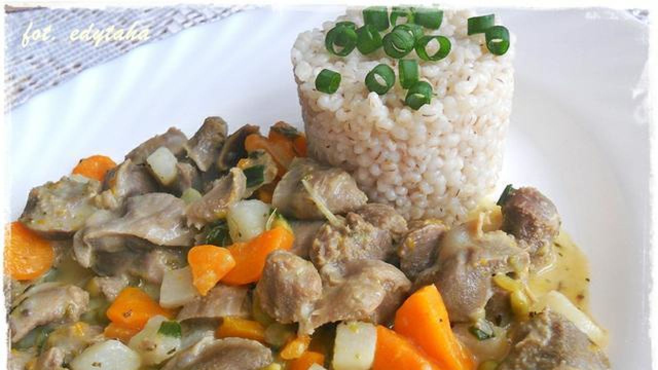 Przepis - Tymiankowe żołądki z warzywami przepis - Gotujmy.pl