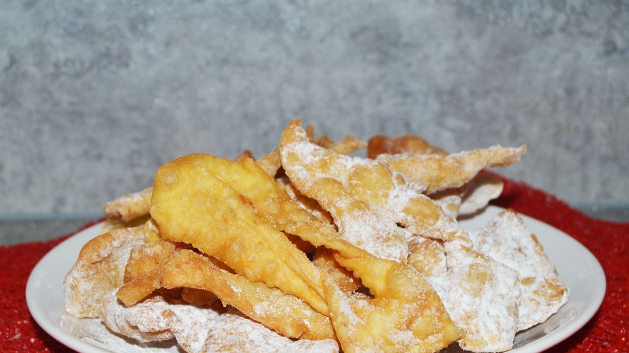 Przepis - Waniliowe faworki/chrusty przepis - Gotujmy.pl