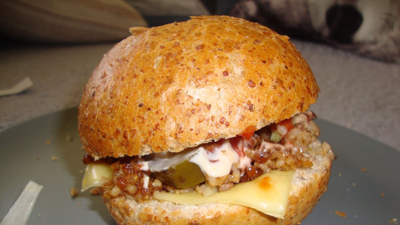 Przepis - Wegetariański burger przepis - Gotujmy.pl