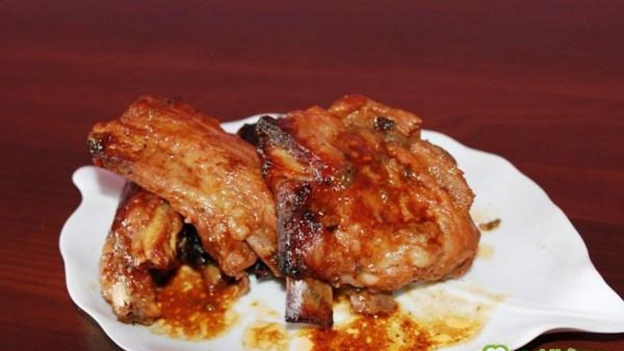 Przepis - Żeberka z dodatkiem musztardy i keczupu przepis - Gotujmy.pl