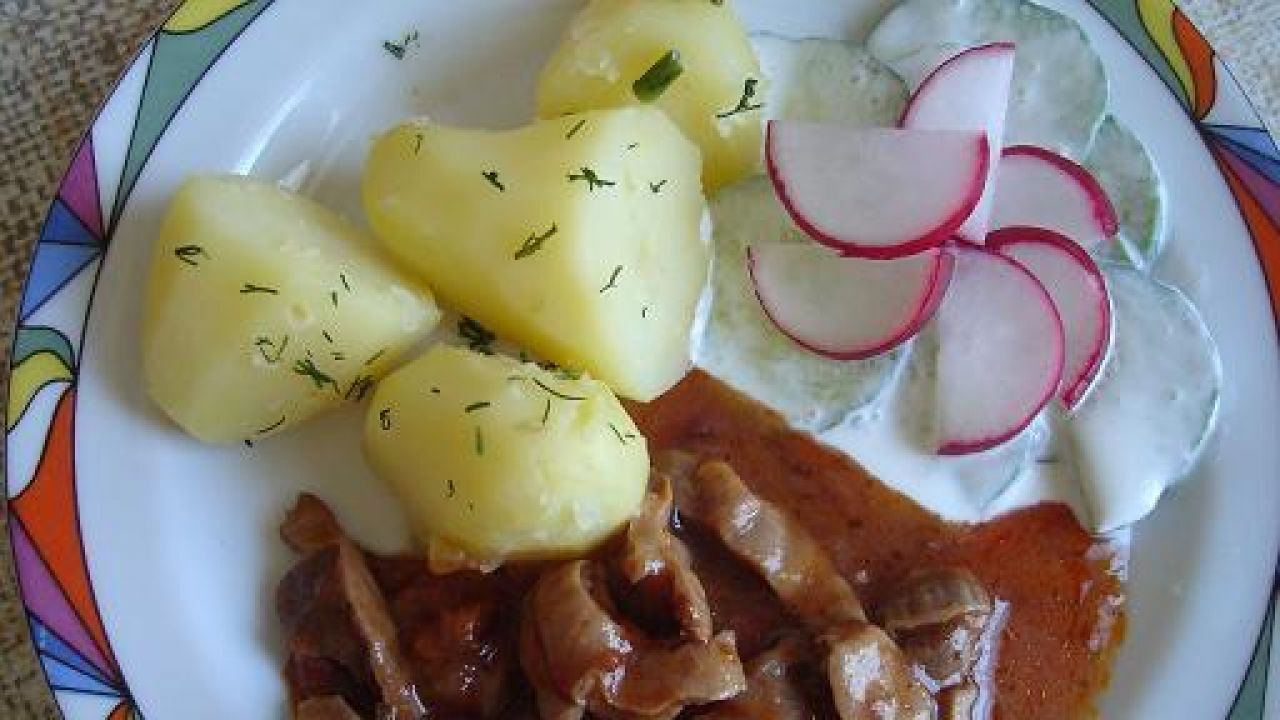 Przepis - Żołądki drobiowe w pomidorach przepis - Gotujmy.pl