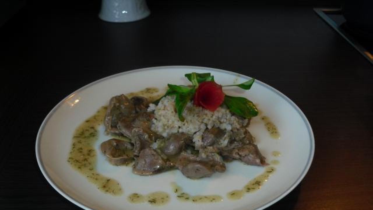 Przepis - Zoladki drobiowe w sosie koperkowym przepis - Gotujmy.pl