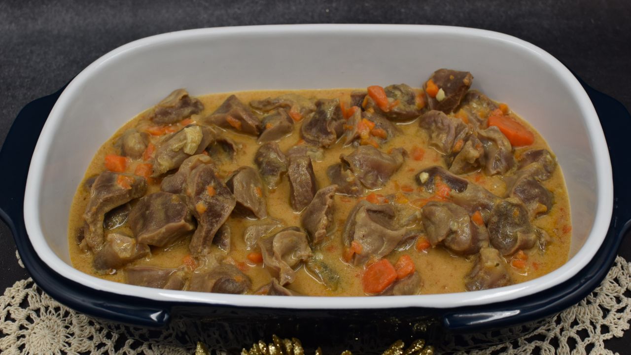 Przepis - Żołądki z indyka z marchewką przepis - Gotujmy.pl