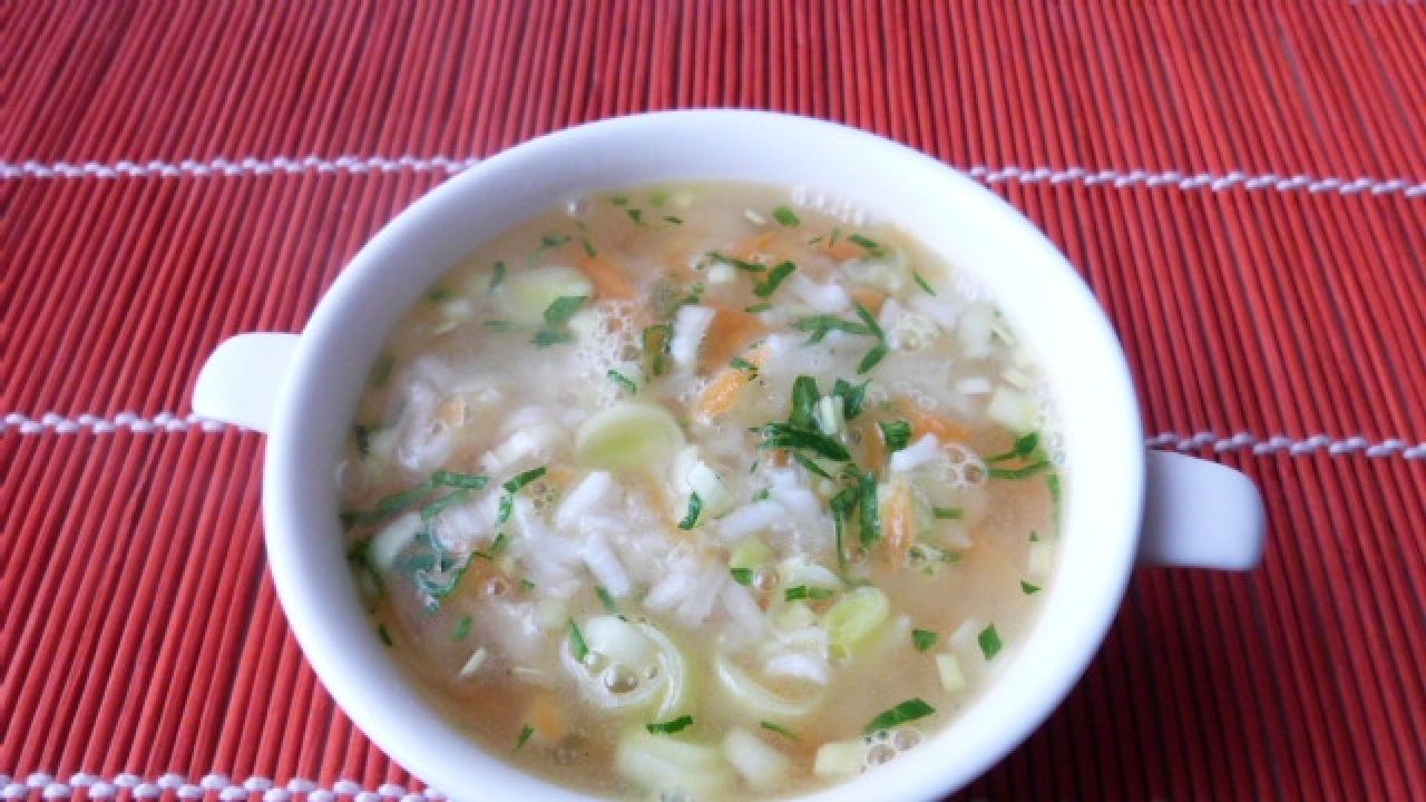 Zupa z ryżem na rosole przepis - Gotujmy.pl